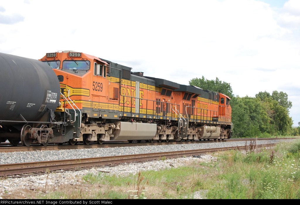 BNSF 7716 & 5259